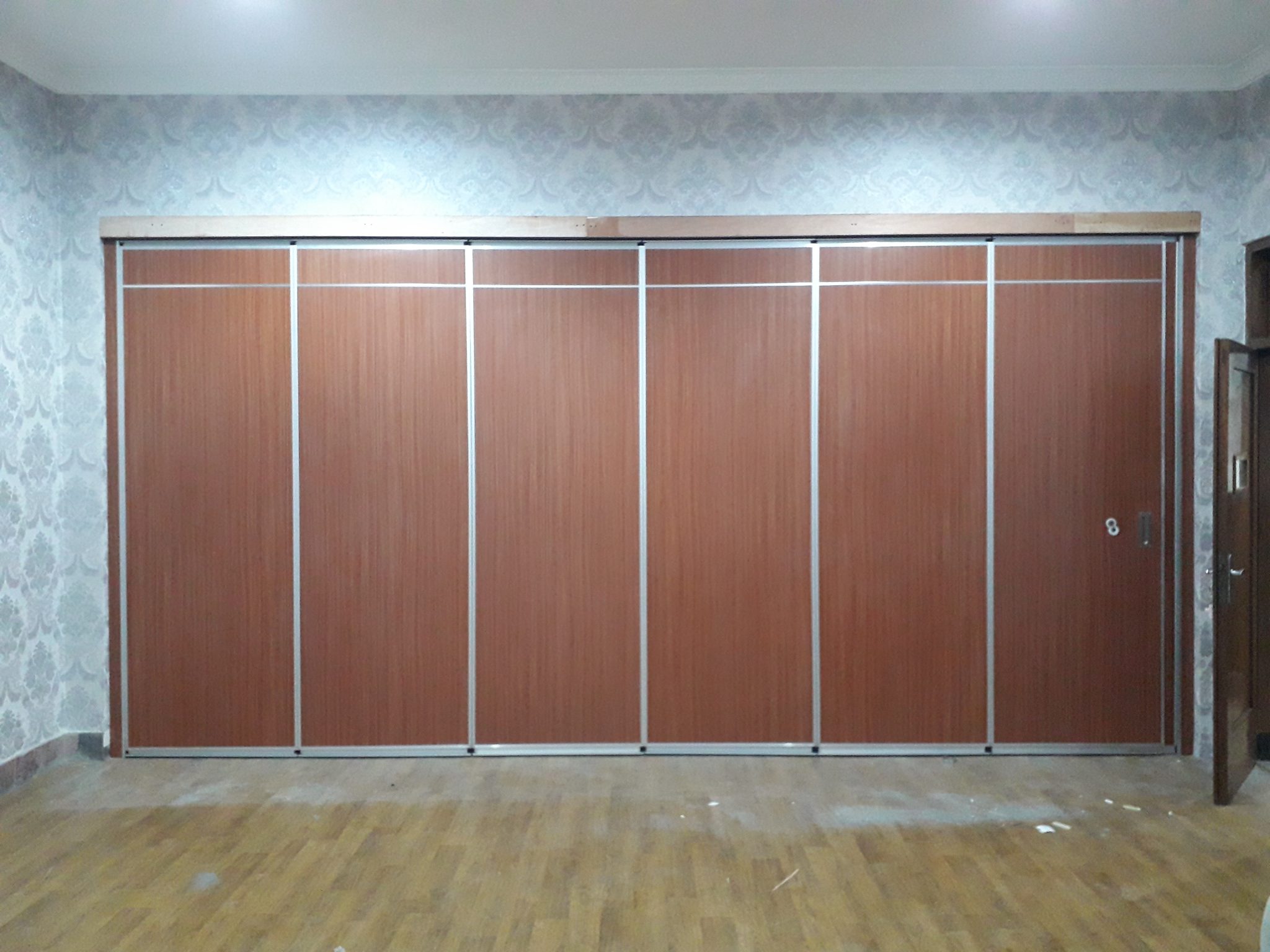 PARTISI PINTU LIPAT PENYEKAT RUANGAN LIPAT 082233323880